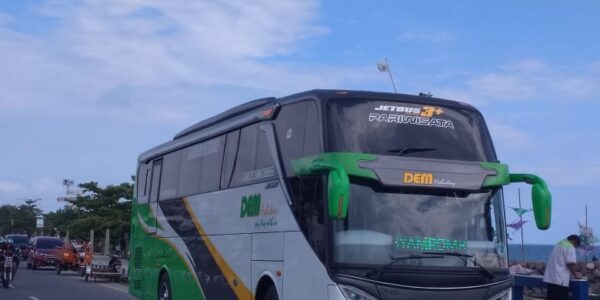 Sewa Bus Pariwisata Bandung | Dem Holiday