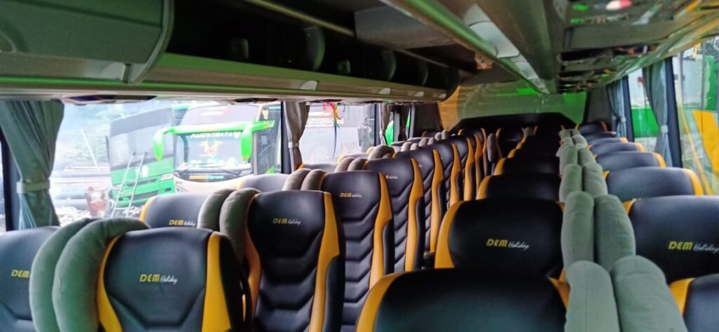 Sewa Hiace Bandung untuk Berwisata atau Liburan - Dem Holiday